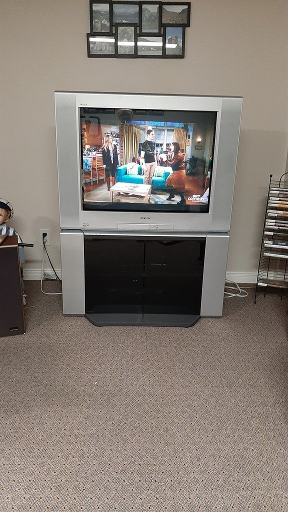 Free: Sony Trinitron Wega TV 32 Inch (paisley and imperial)