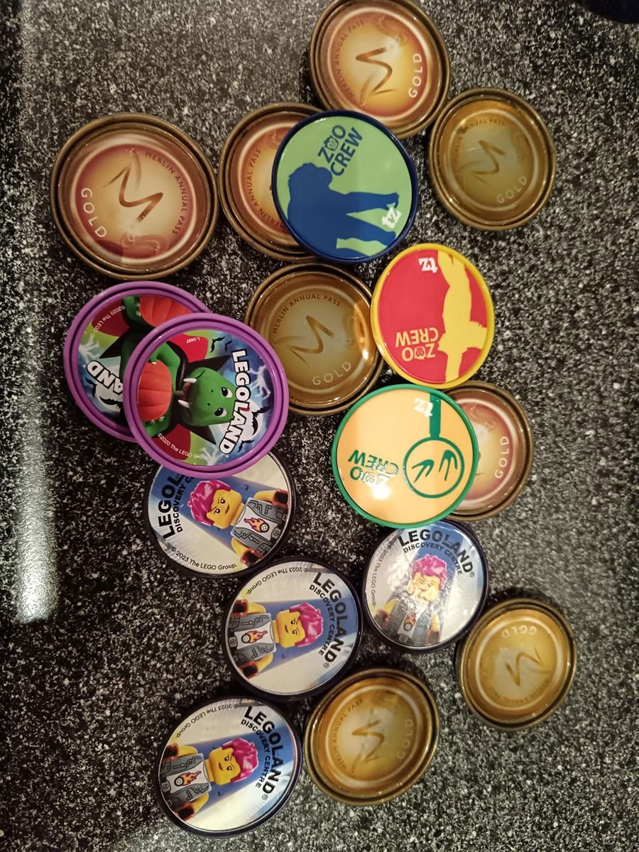 Free: Pop badges (Bennetts End, HP3)