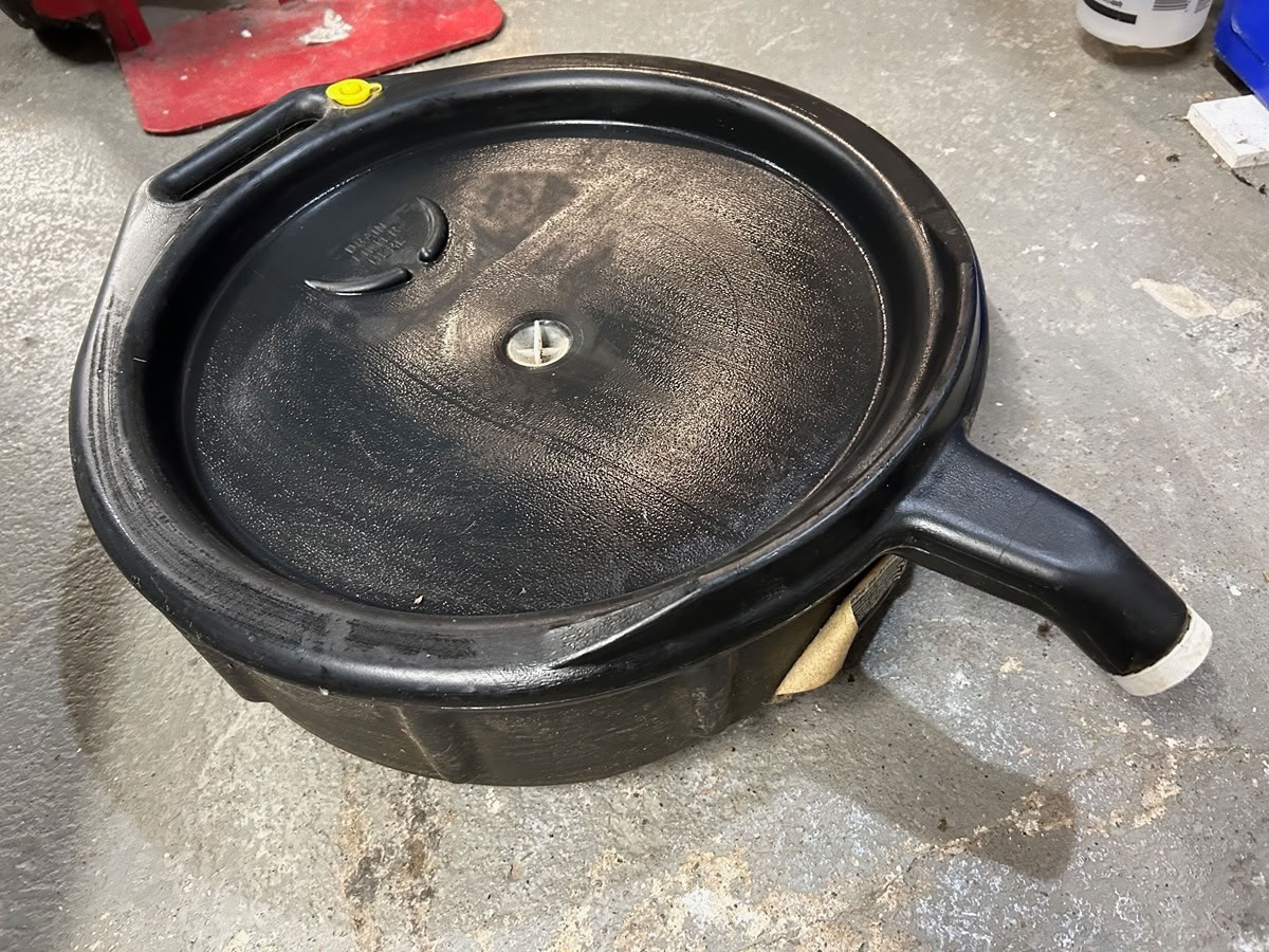 Free: 15 Quart Oil Drain Bucket (East Cambridge)