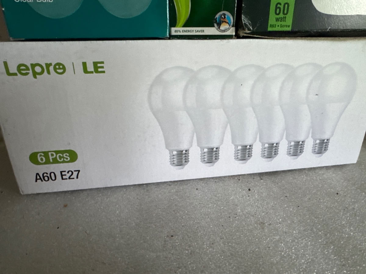 Free: Assorted light bulbs (HP16)