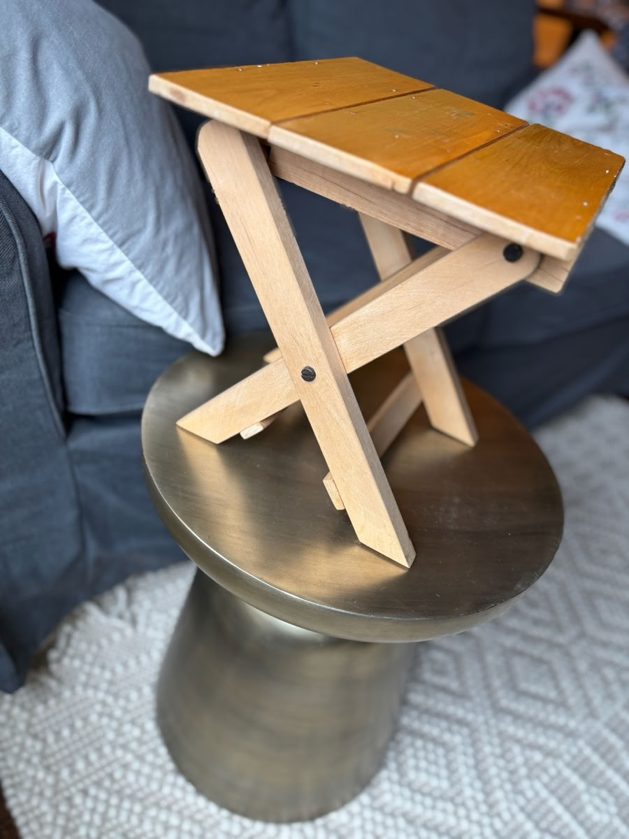 Free: Vintage very small stool table (Rego Park)