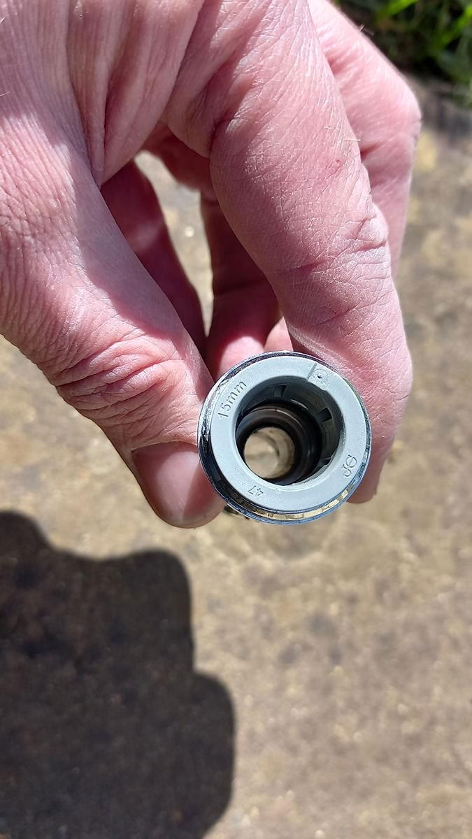 Free: 15mm isolating valve push fit (Central Letchworth)