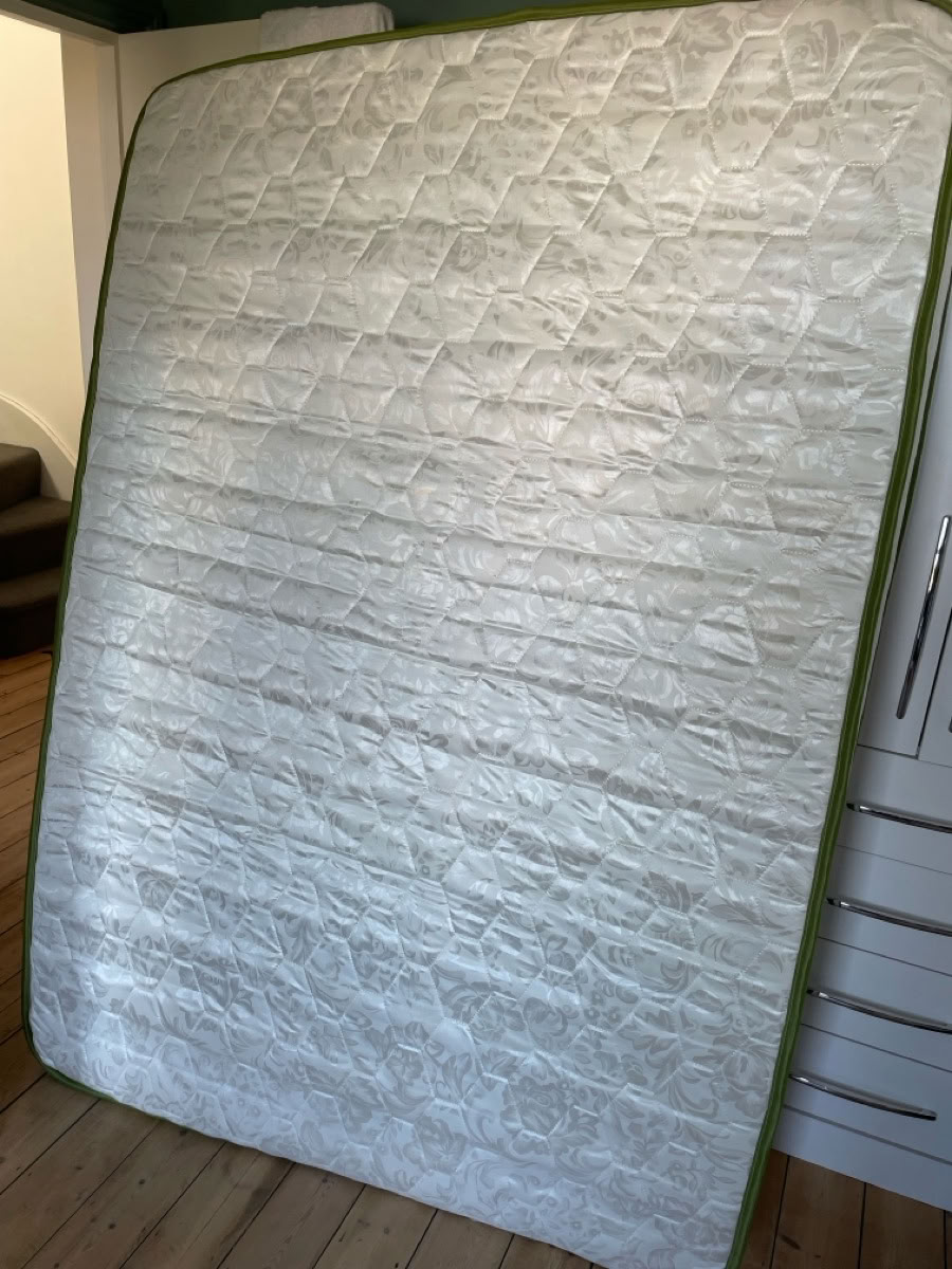 Free: Double bed with mattress (Croydon CR0)