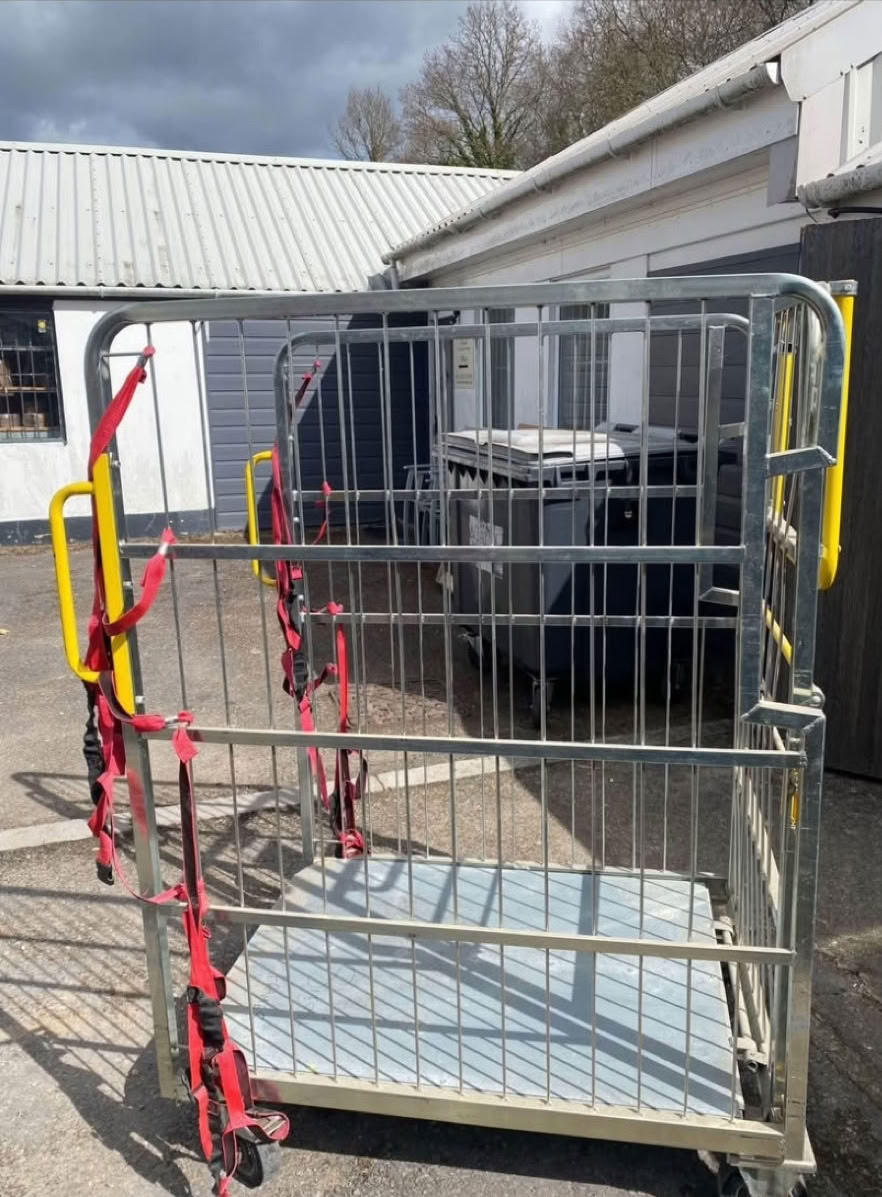 Free: Roll loading cage trolley (3 legged cross)