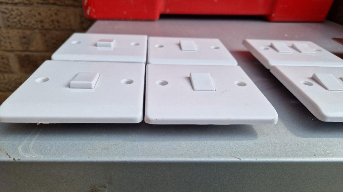 Free: Electrical sockets & switches etc (belper DE56) - Derby Freegle