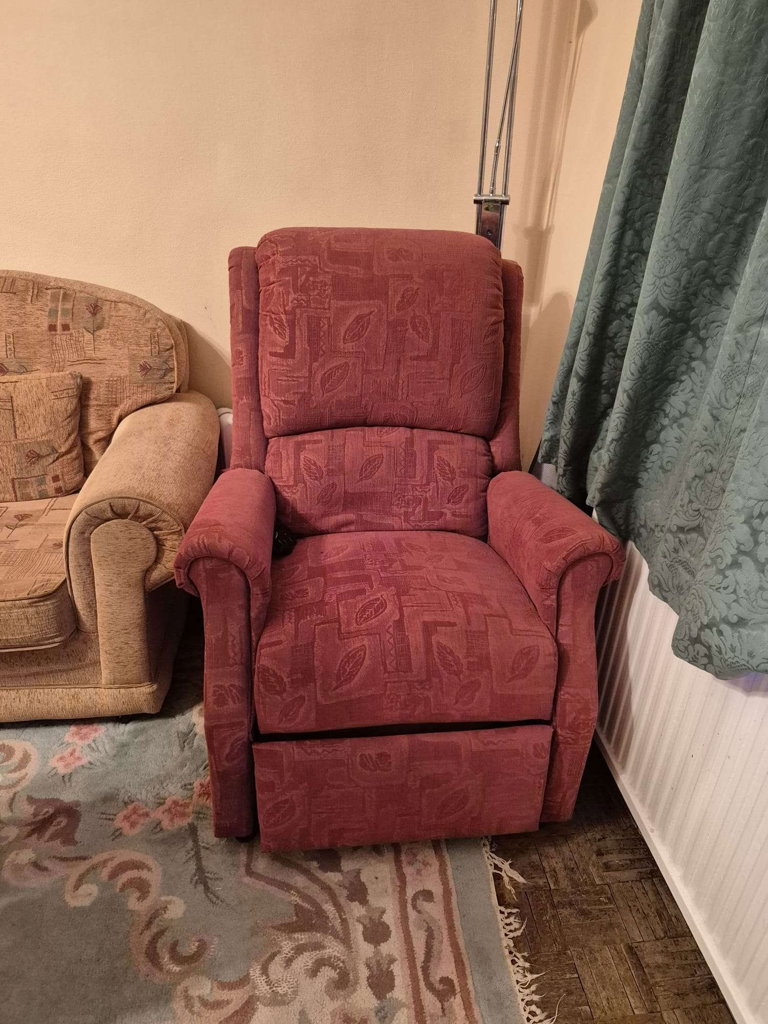Free: An electric reclining chair (Finchley N3) - Barnet Freegle