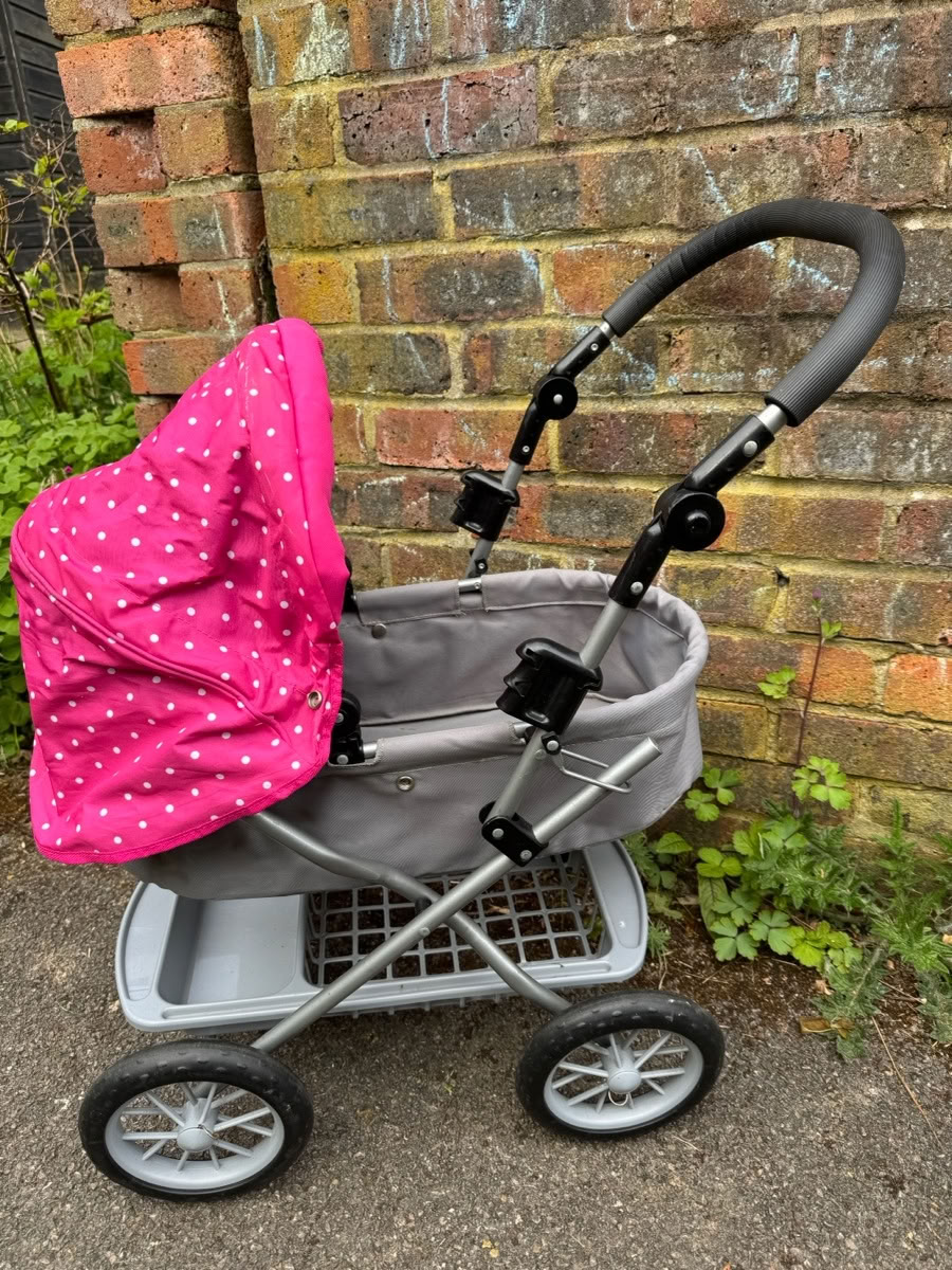 Free: Dolly pram (Billericay CM12 Queens Park)