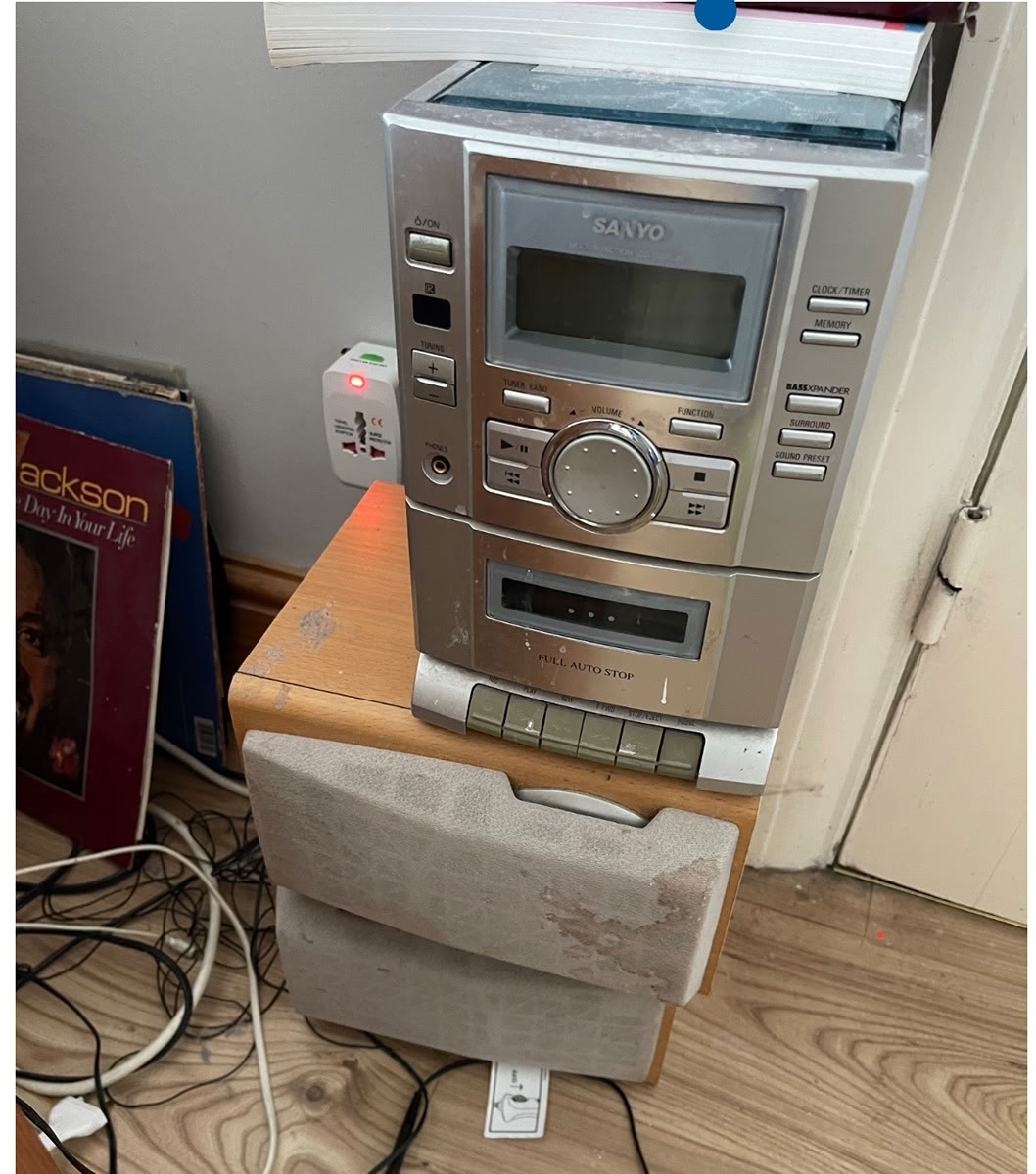 Free: Mini CD radio Tape player (Catford SE6 1HB)