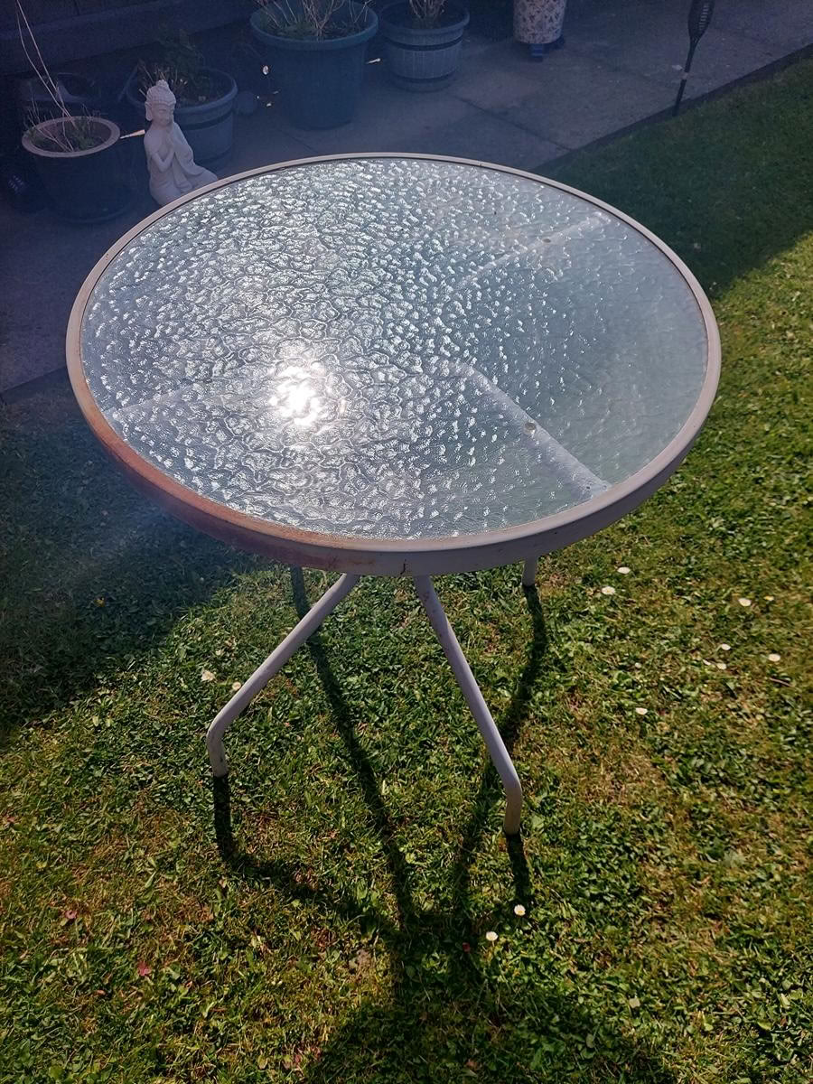 Free: Garden Table (De23 3tu)