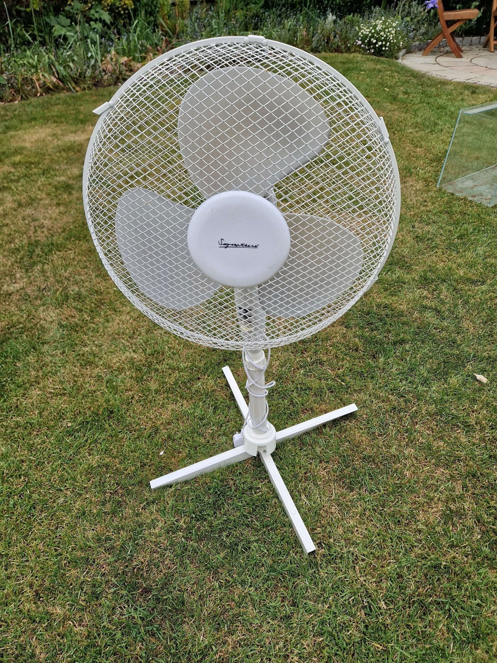 Free: Electric Floor standing Fan (Arborfield Garrison RG2) - Wokingham ...