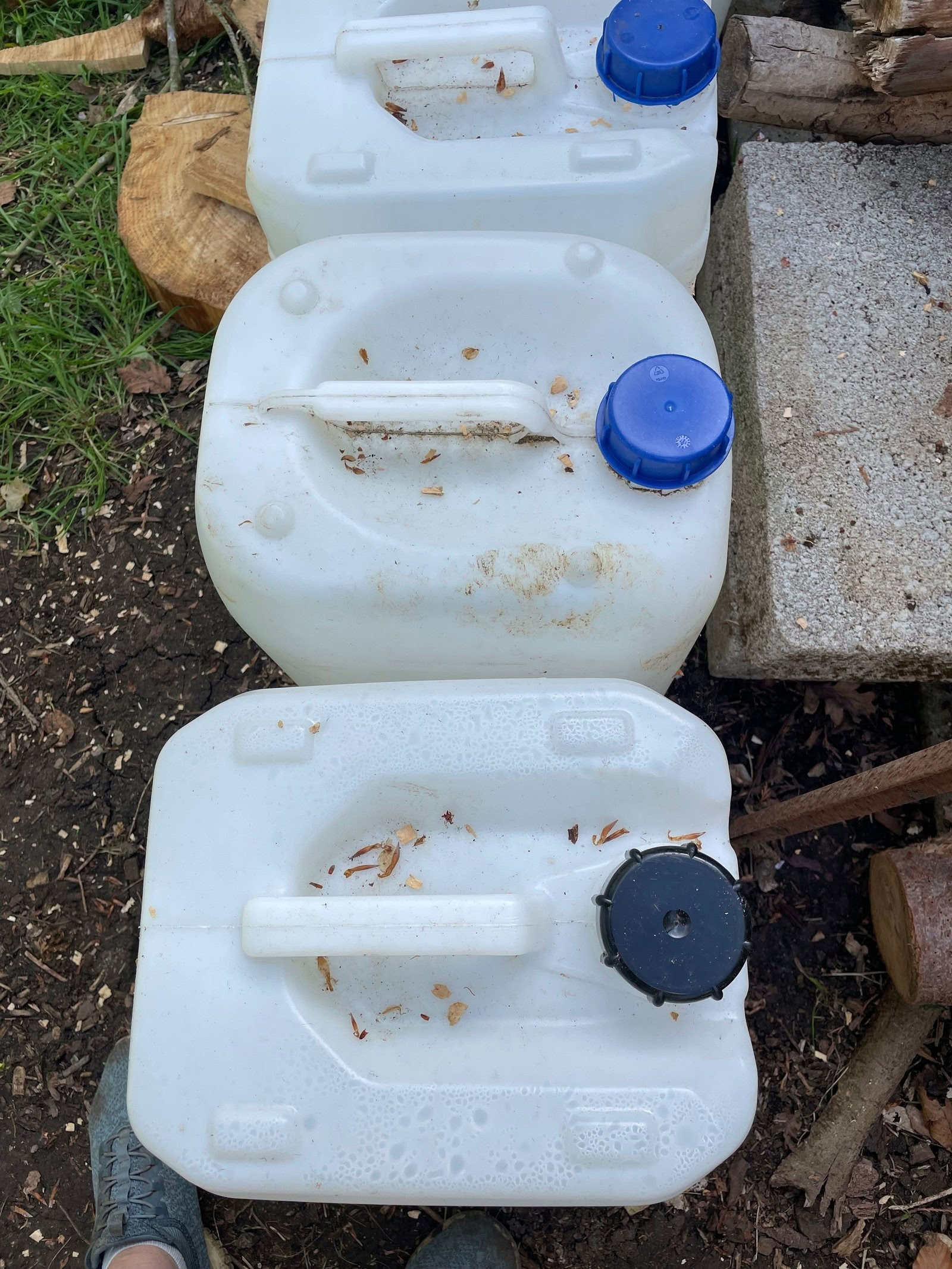 Free: Large plastic water containers 25litre (Old Linslade LU7 ...