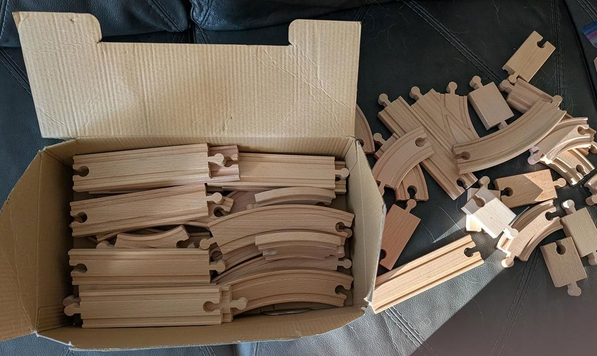 Free: Battery-Operated Train Set (Derry And Winston Churchill)