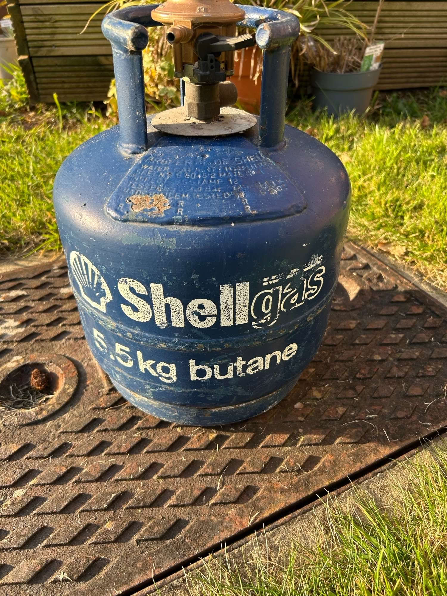 Free: Butane gas cylinder with regulator (Walcombe BA5) - Shepton Wells ...