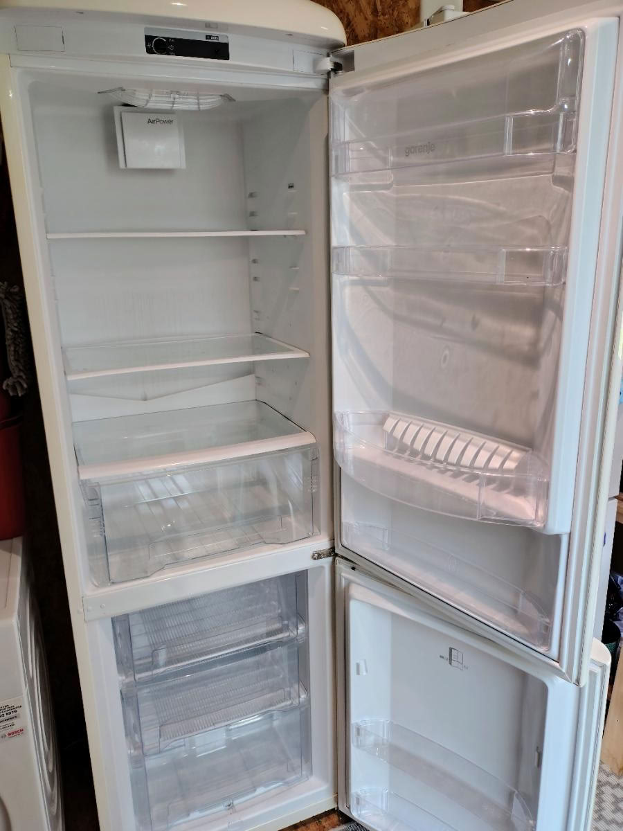 Free: Gorenje Retro fridge freezer (S18, Coal Aston)