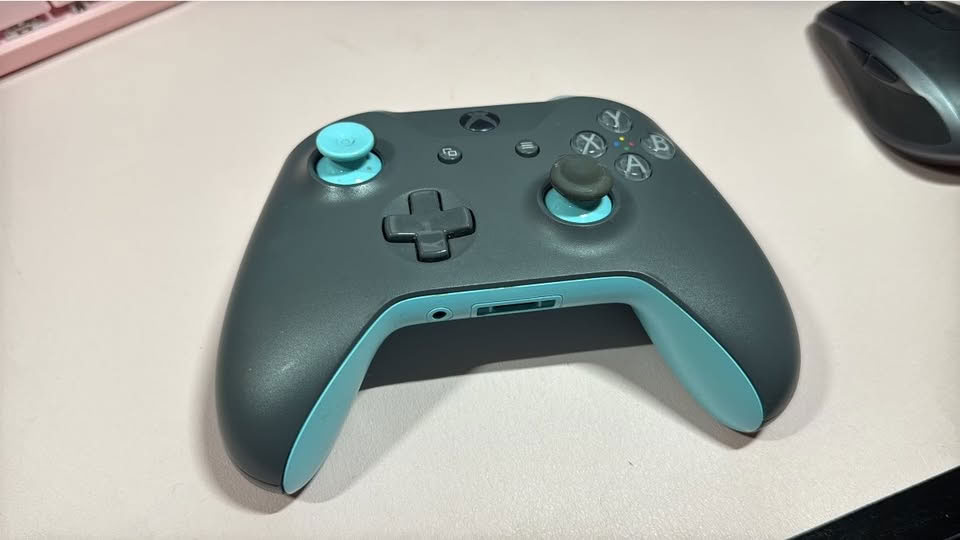 Free: Xbox One controller (Sterling Countryside)