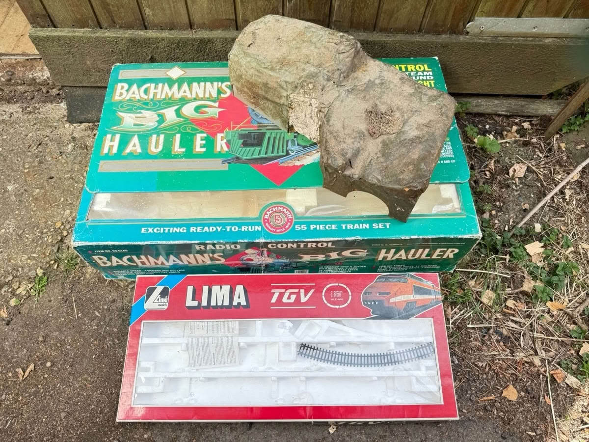 Free: Empty Model Railway boxes + Tunnel (Loddon)