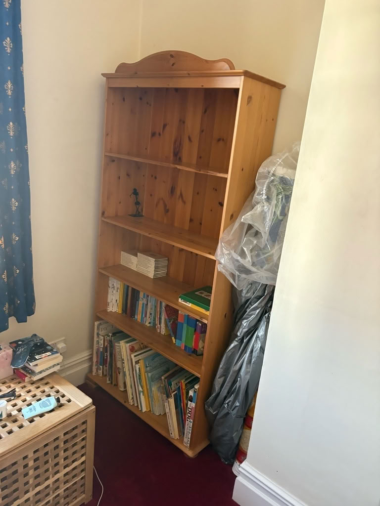 Free: Bookcase (Chiswick W4) - Hounslow Recycle