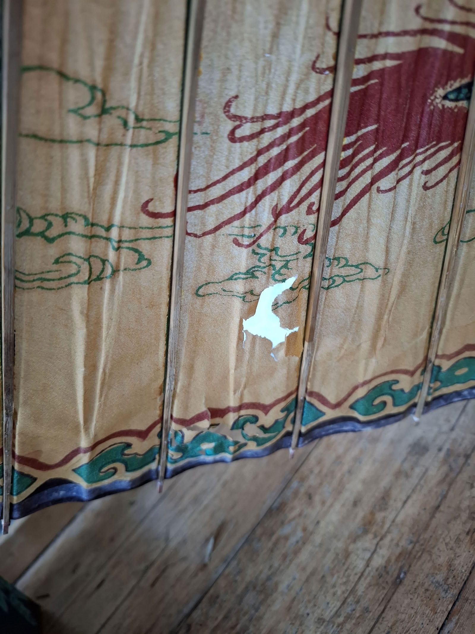 Free: Antique Chinese dragon parasol (Walkley, S6)
