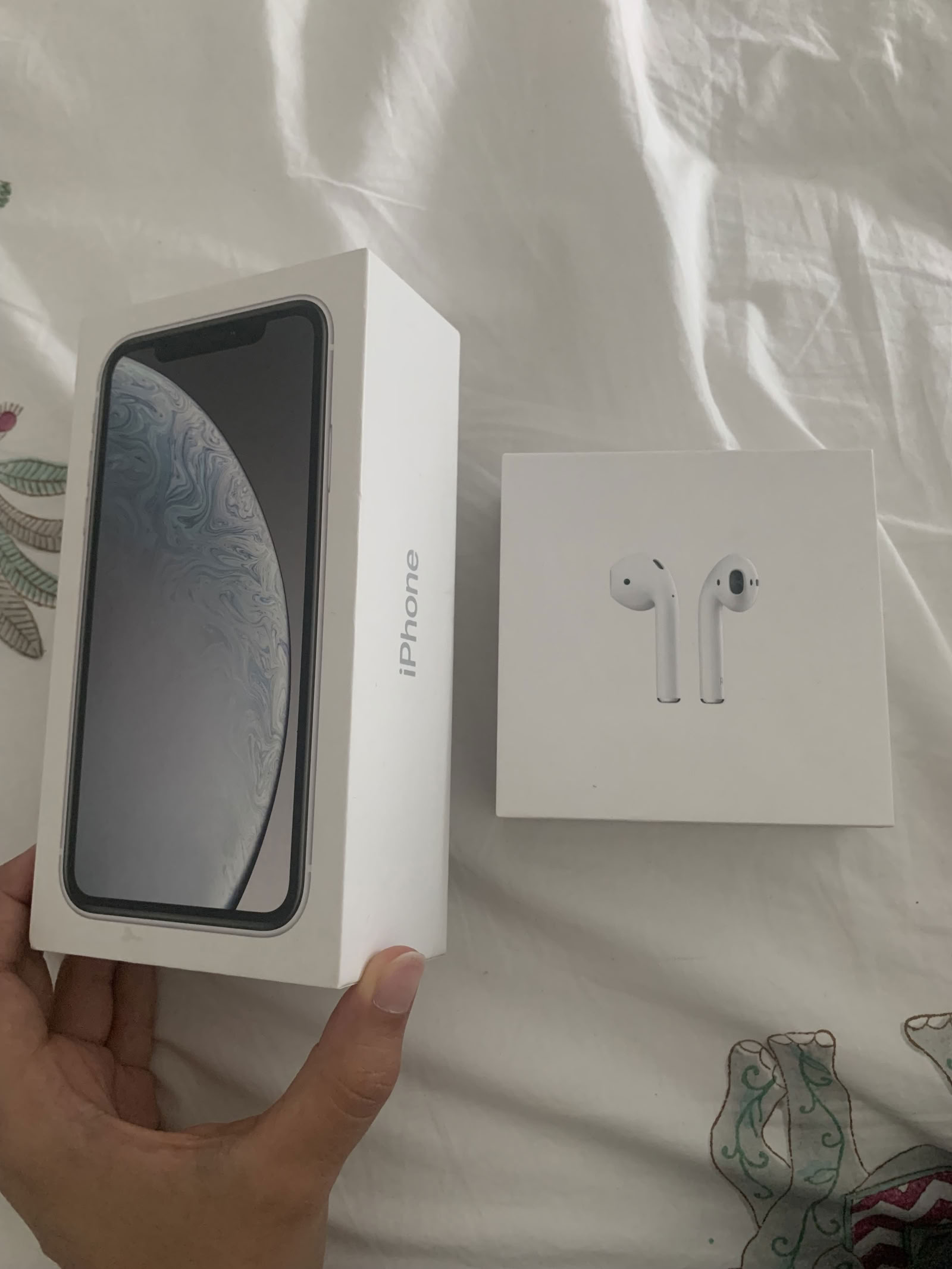 Free: Apple iPhone XR and AirPods BOX (Canning Town)