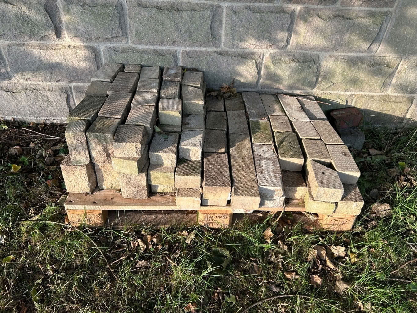Free: Marshalls walling stone blocks (Howhlill Quarries HG3 ...