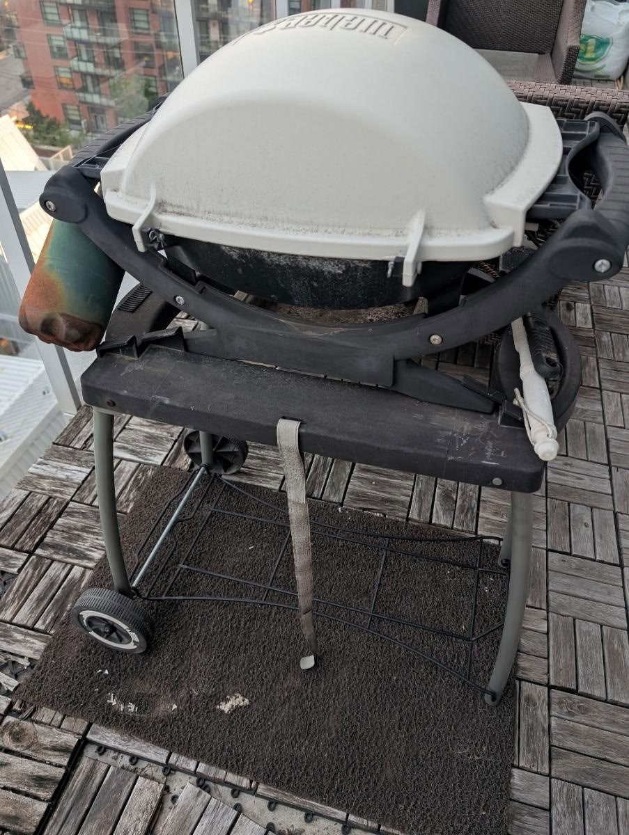 Free: Weber balcony grill (Leslieville)