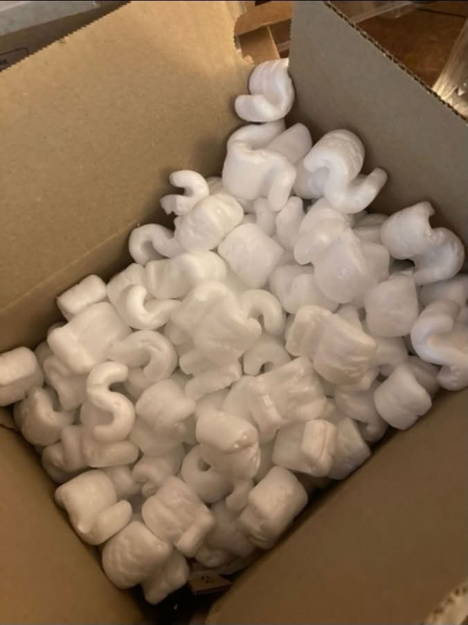Free: 4 small/solid boxes + packing nuts (Wooburn Green, HP10)