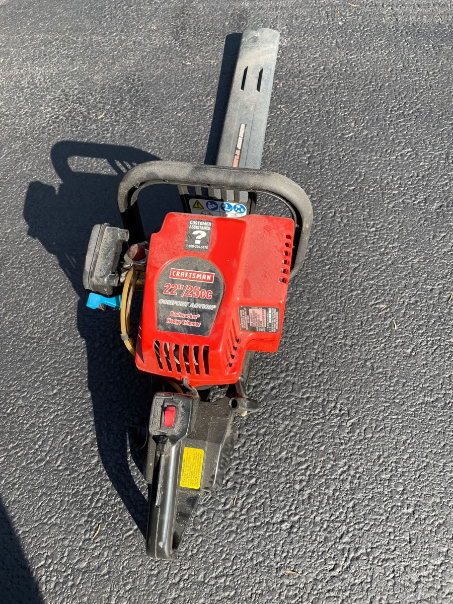 Free: Gas powered hedge trimmer (Buffalo Grove)
