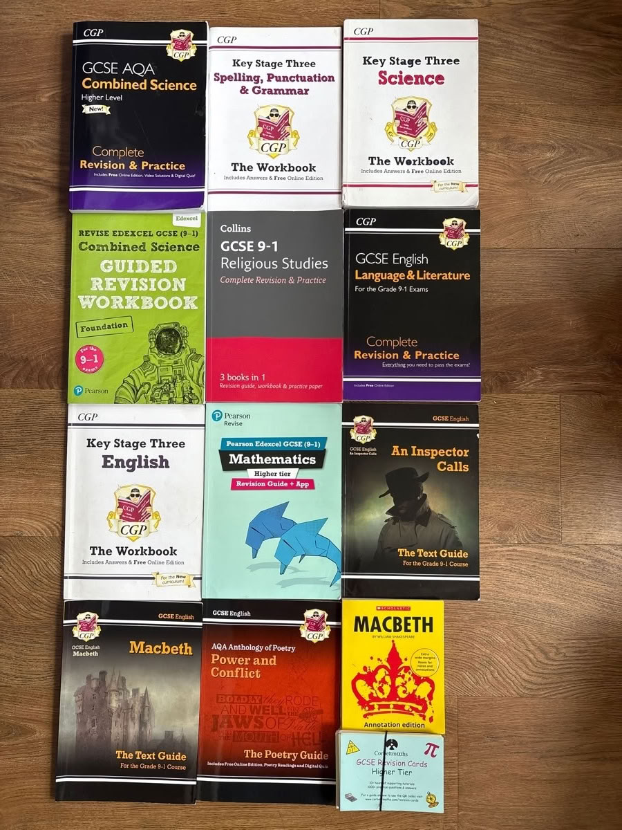 Free: GCSE books and revision cards (Hove, BN3)