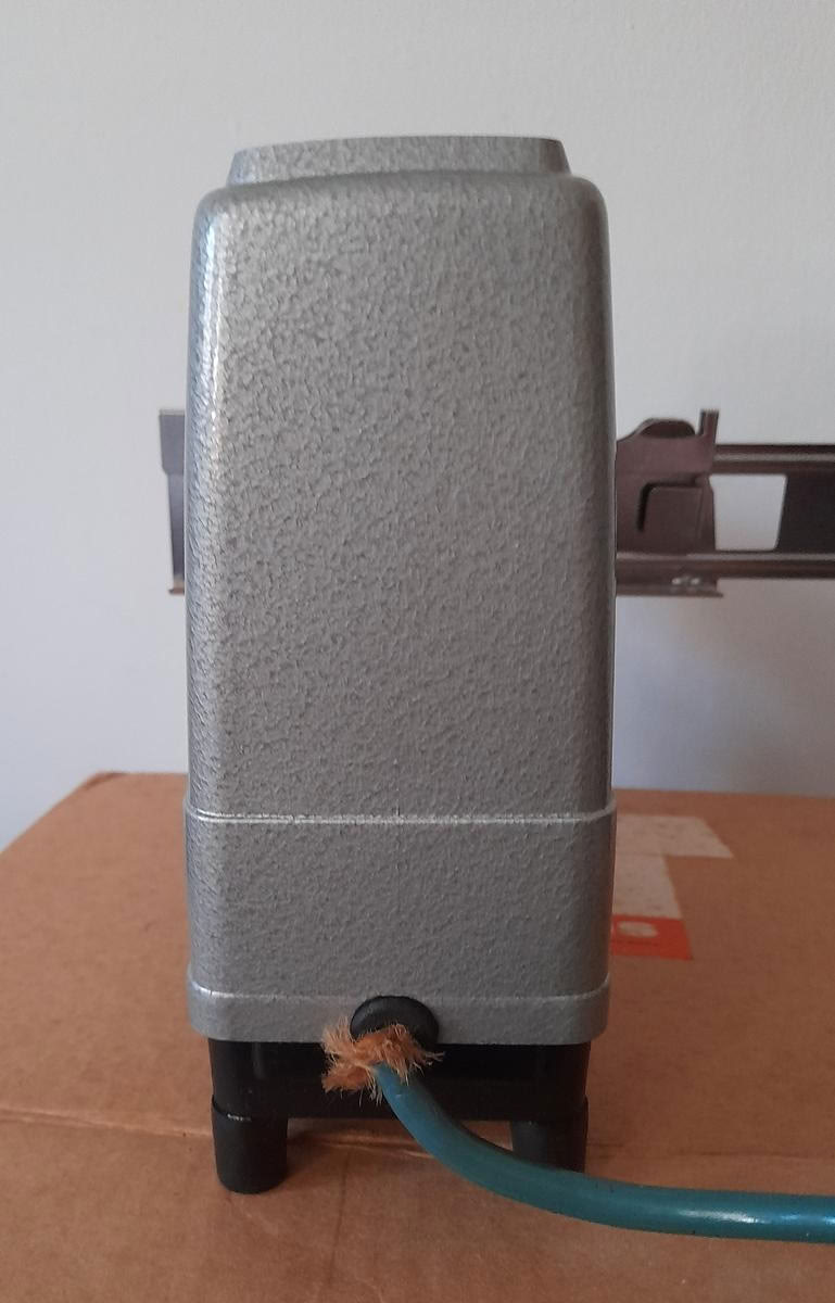 Free: dixons prinz 300 slide projector (Exeter)