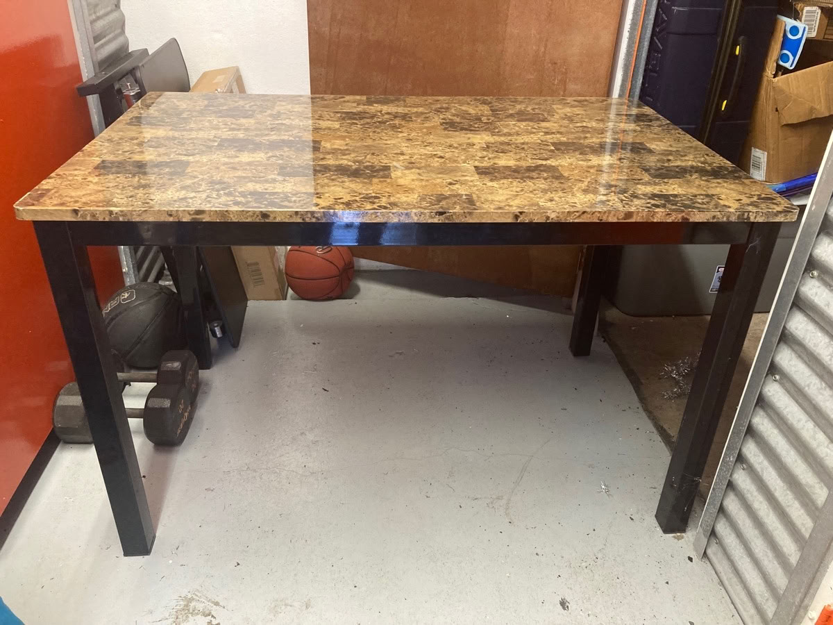 Free: Dining table (Melbourne)