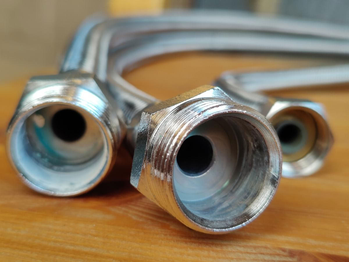 Free: Bath mixer, shower hose, hose pipes (Bromley South) - Bromley Freegle