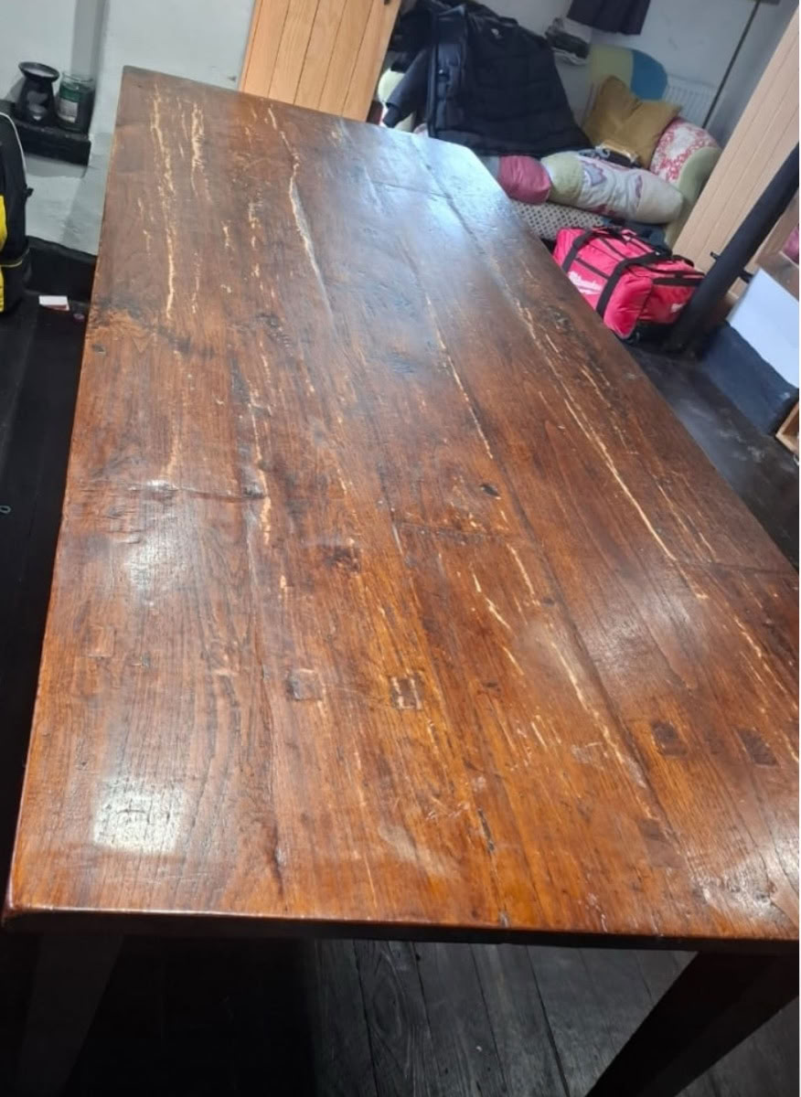 Free: Table (SG18)