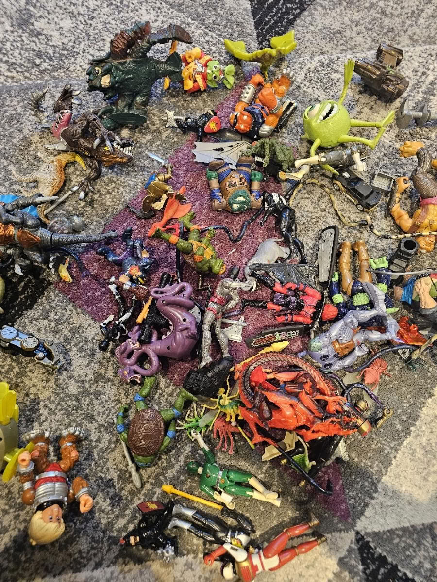 Free: Action Figure Toys (Kingston KT2)