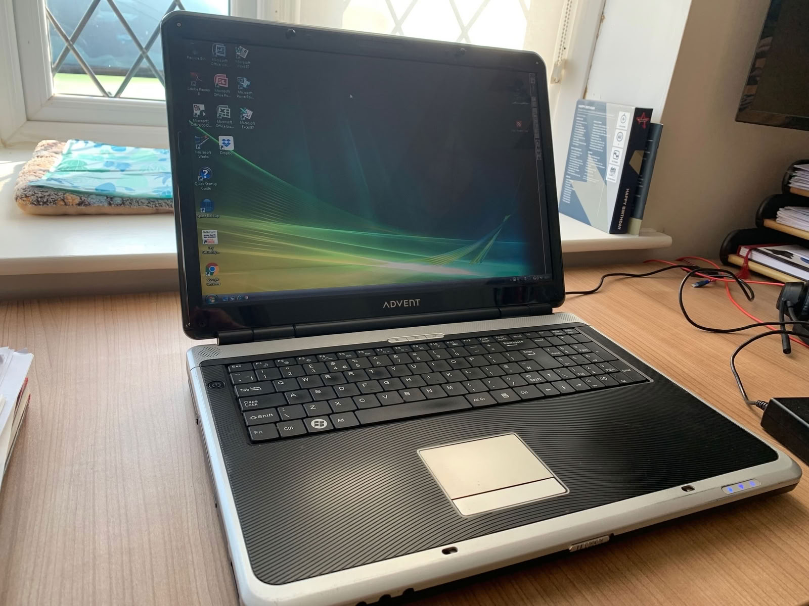 Free: Old Advent 17" Laptop Windows Vista (Worcester Park KT4)