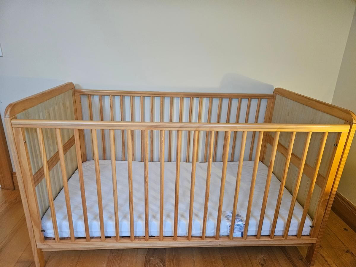 Free: cot (Howth)
