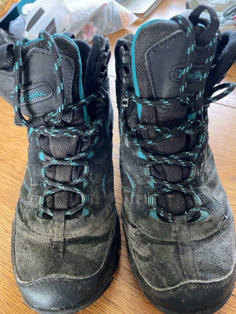 Free: Hiking boots (Halifax, HX1) - Calderdale Freegle