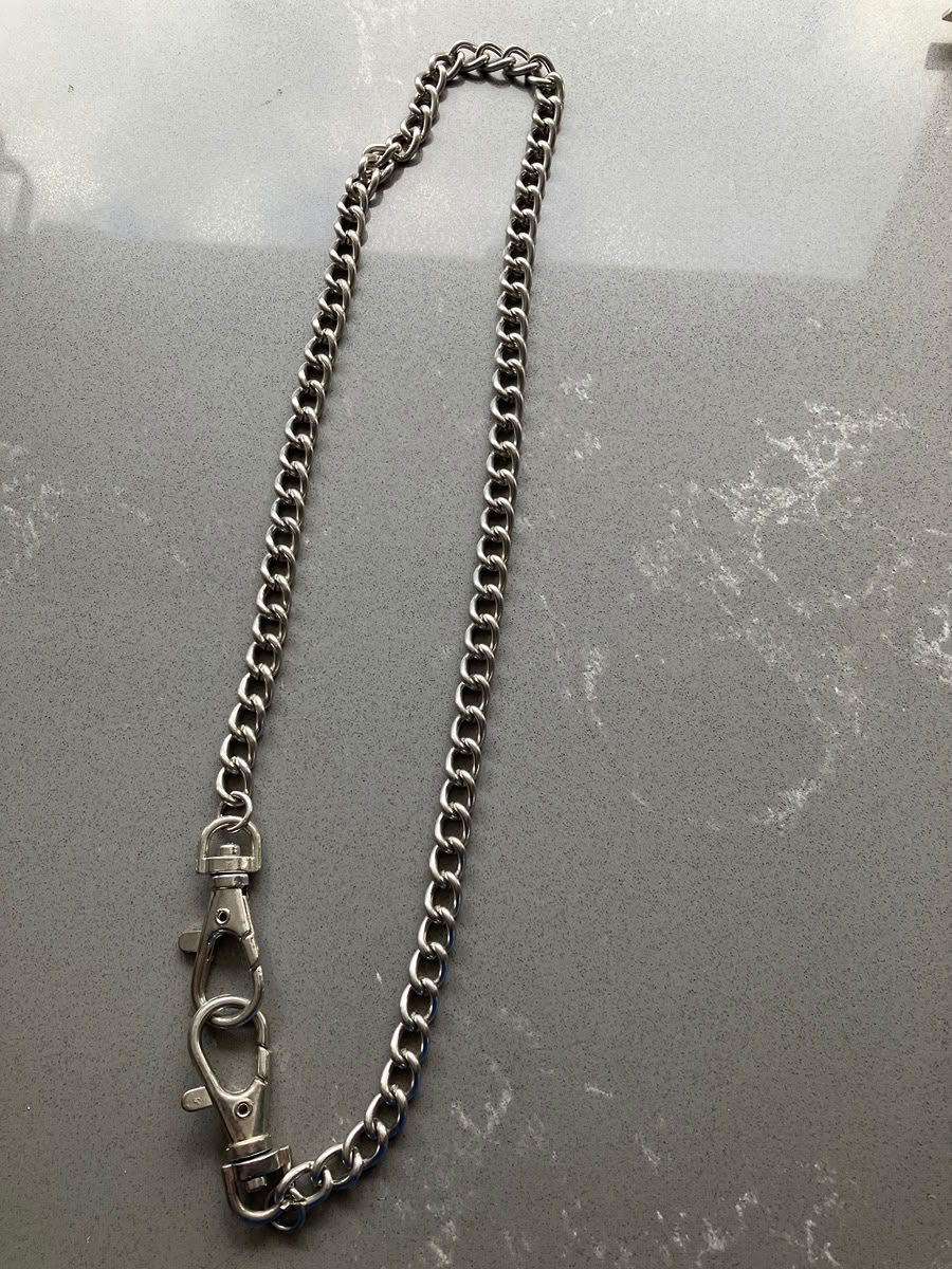 Free: Silver coloured chain and clasp (Coulsdon, nr, train station ...