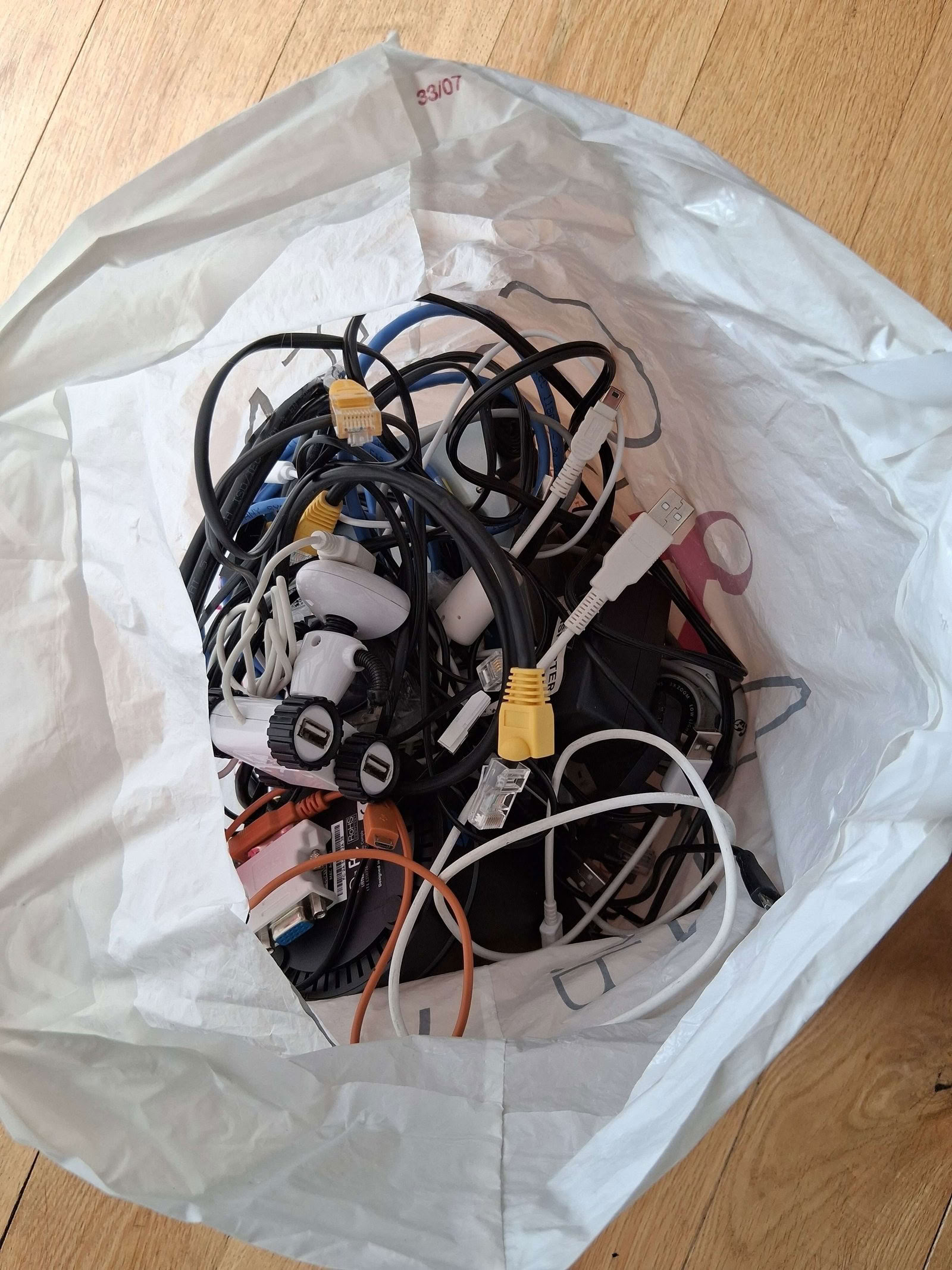Free: Mixed bag of computer cables and other cables (Foxholes SG13 ...