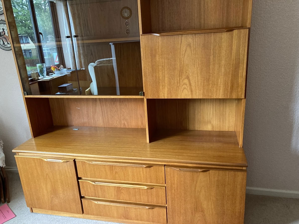 Free: Wall Unit/Display Cabinet (Bradford BD2) - Bradford Freegle
