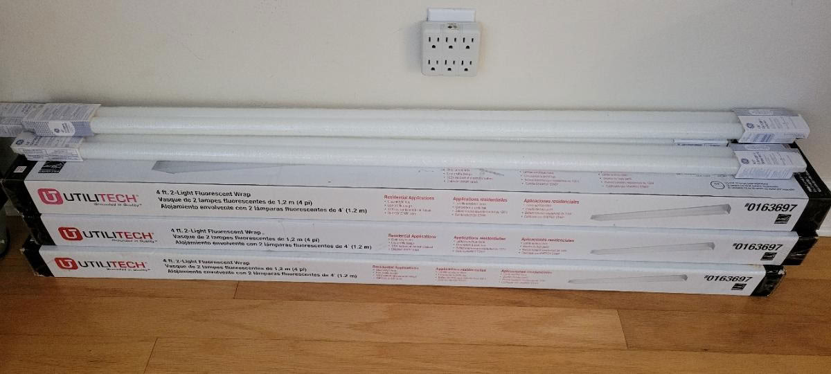 Free: 4 ft fluorescent light fixtures (Downtown Orlando)