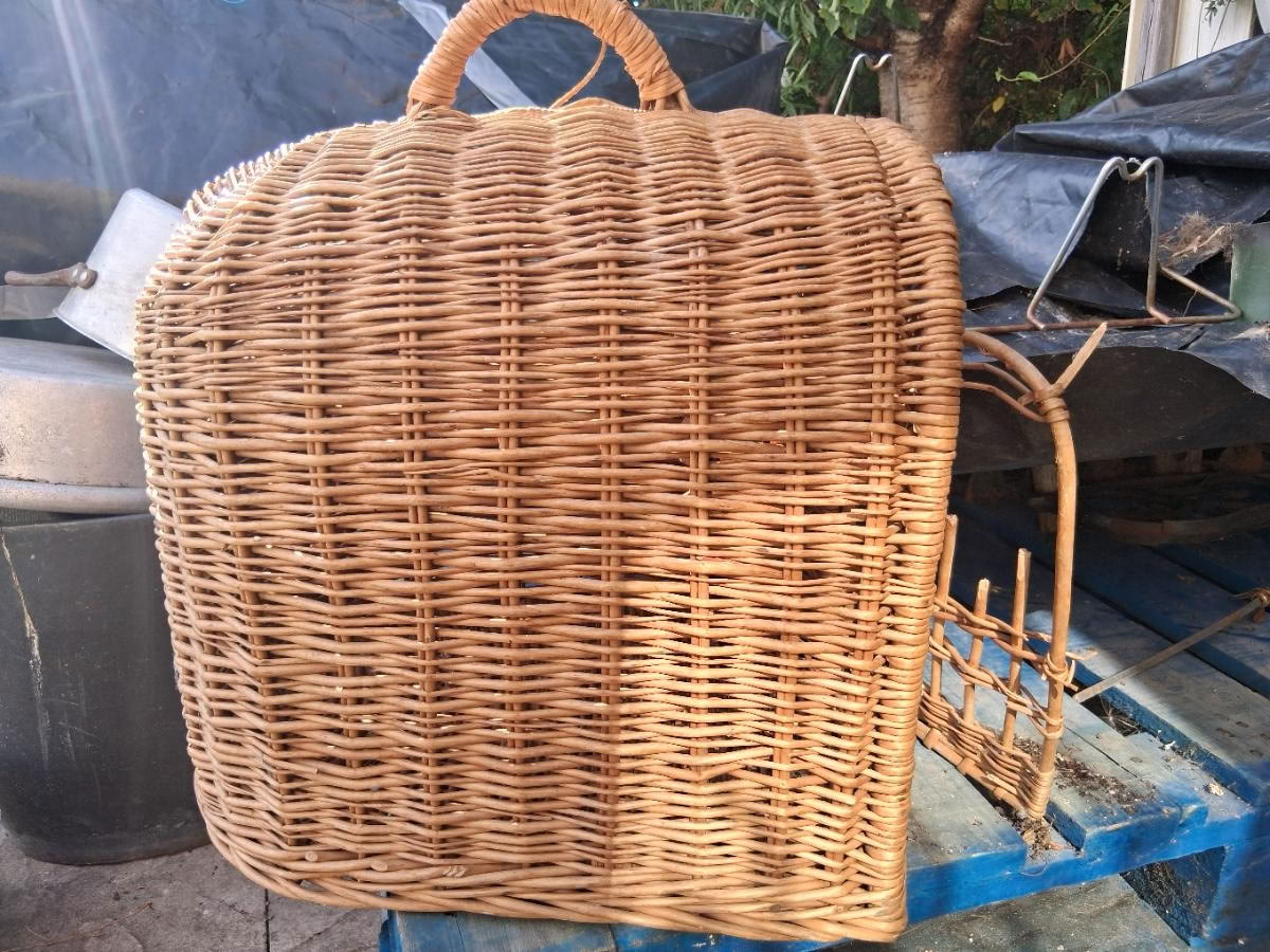 Free: Wicker cat carrier (Peckham/Nunhead) - Southwark Freegle