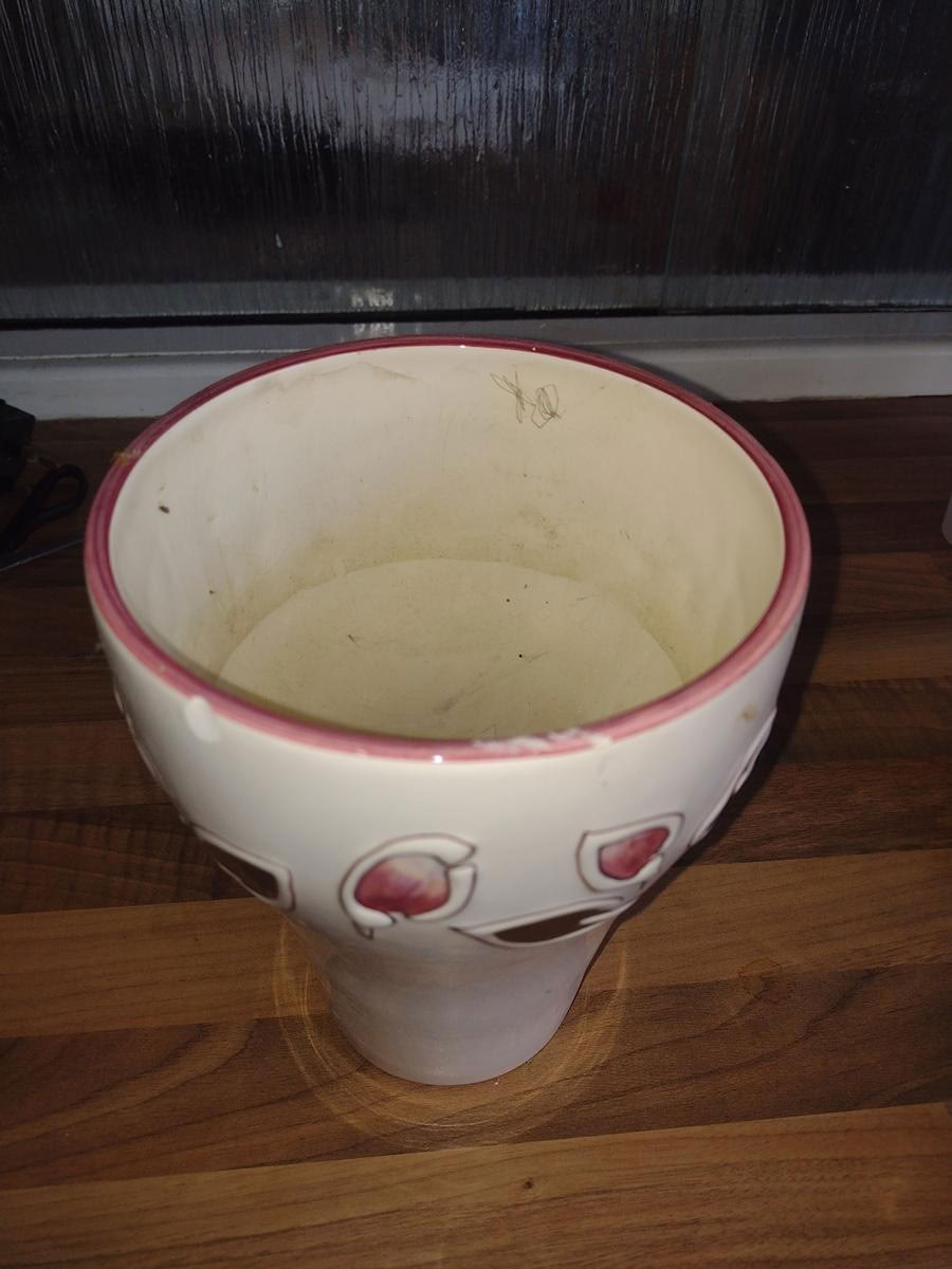 Free: Vase (Hatfield, Herts AL10) - Potters Bar Freegle