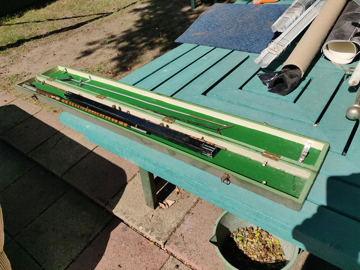 Free: Old-school kids fishing rod (Fleet GU52) - Sandhurst and Crowthorne