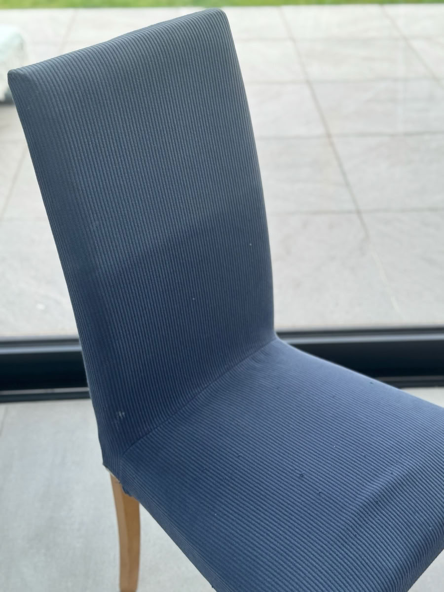 Free: Table and 6 x chairs (Southend SS1) - Southend-on-Sea Freegle