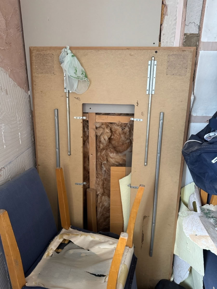 Free: Table and 6 x chairs (Southend SS1) - Castle Point Freegle