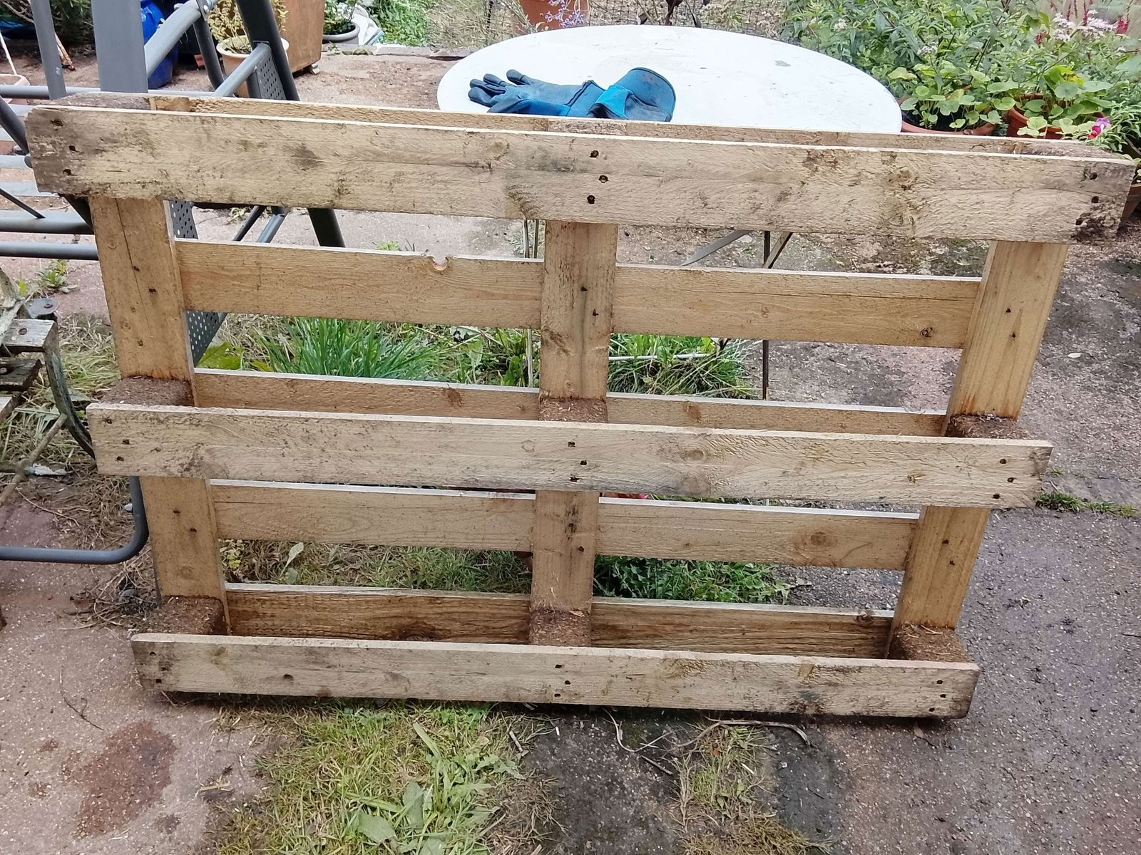 Free: Wooden pallet (Landport BN7) - Lewes Freegle