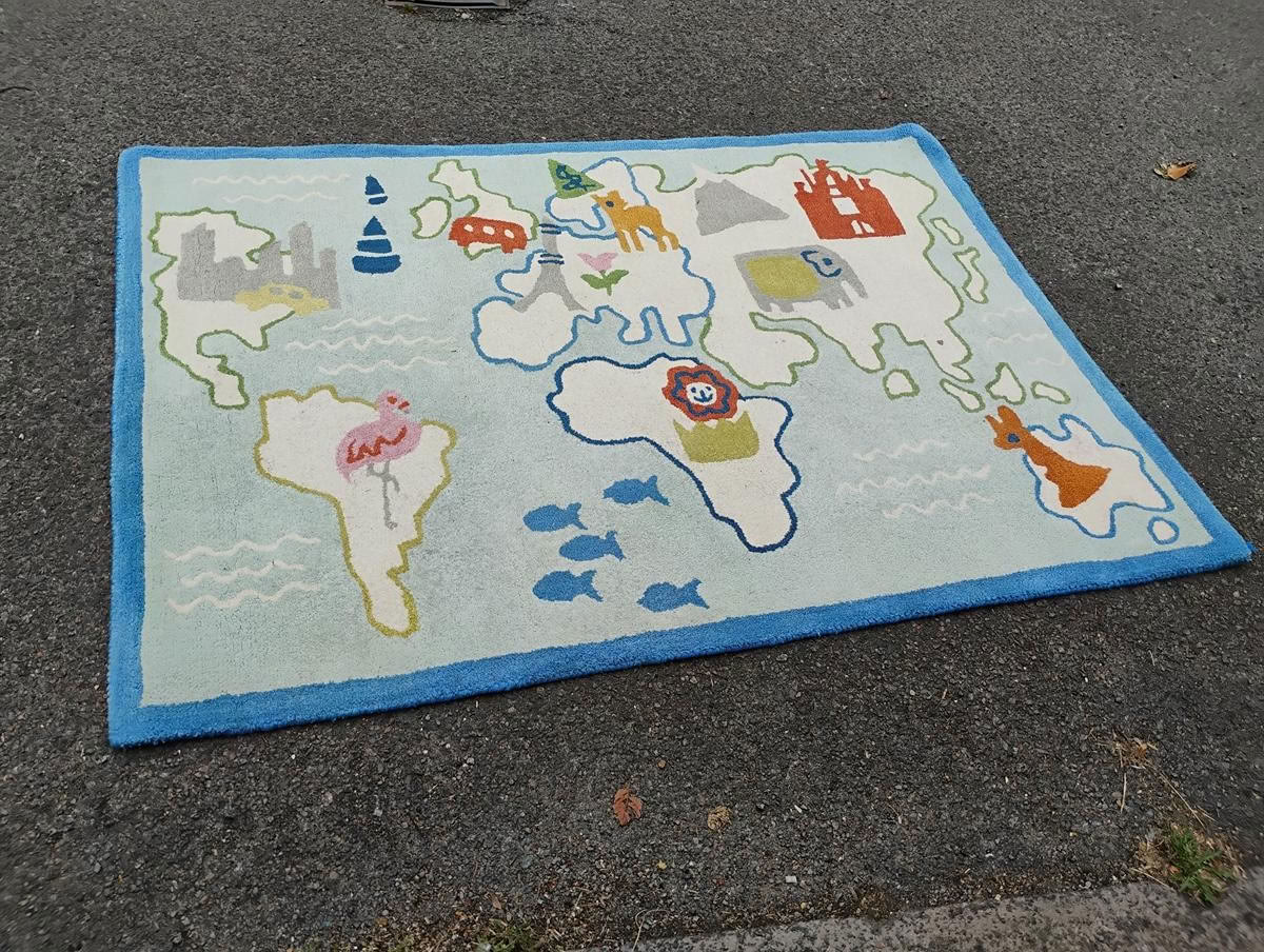 Free: Child's rug: map of the world (chesterton CB4)