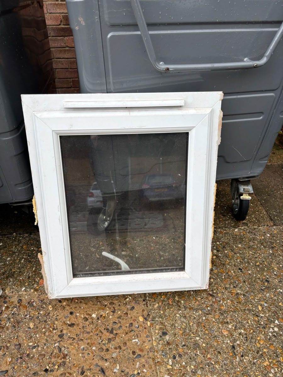 Free: 2 small windows (Long Stratton) - Norwich Freegle