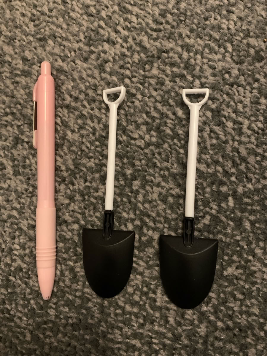 Free: Mini plastic shovels (North Shields NE30) - North Tyneside Freegle