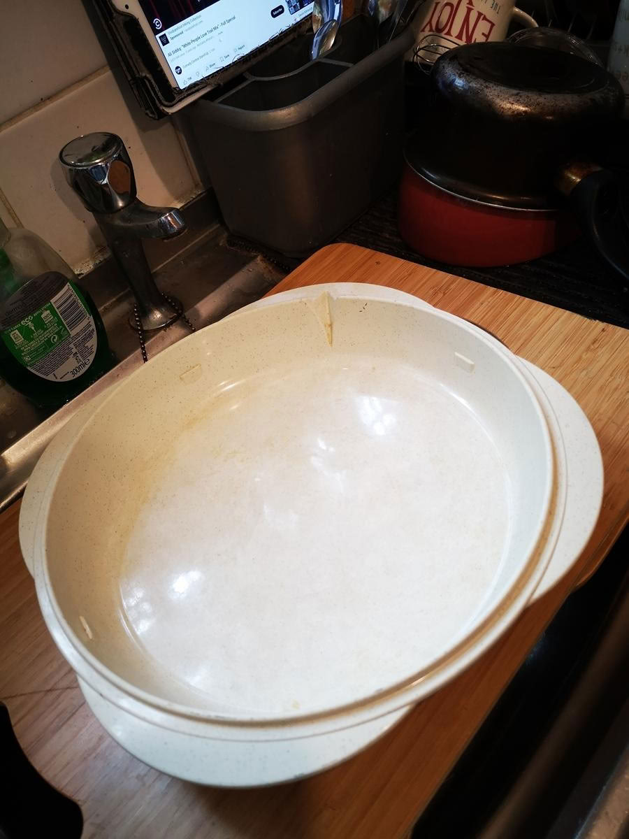 Free: Microwave dish (SE19) - Croydon Freegle